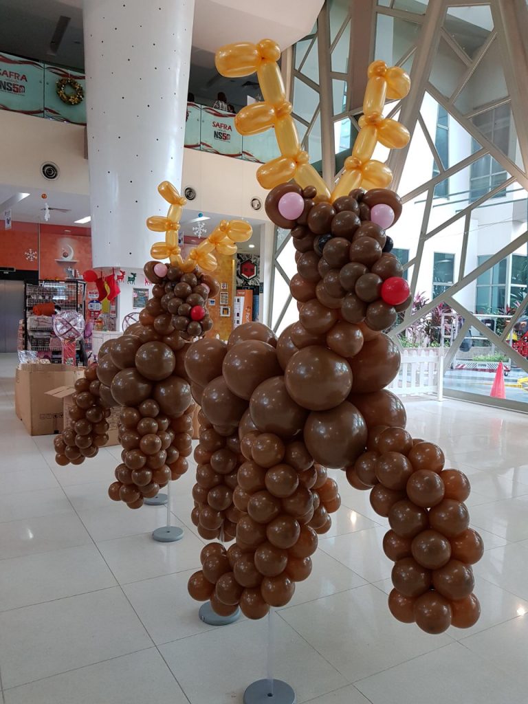 Reindeer with Sleigh (Balloon Sculpture) - Balloon Shop
