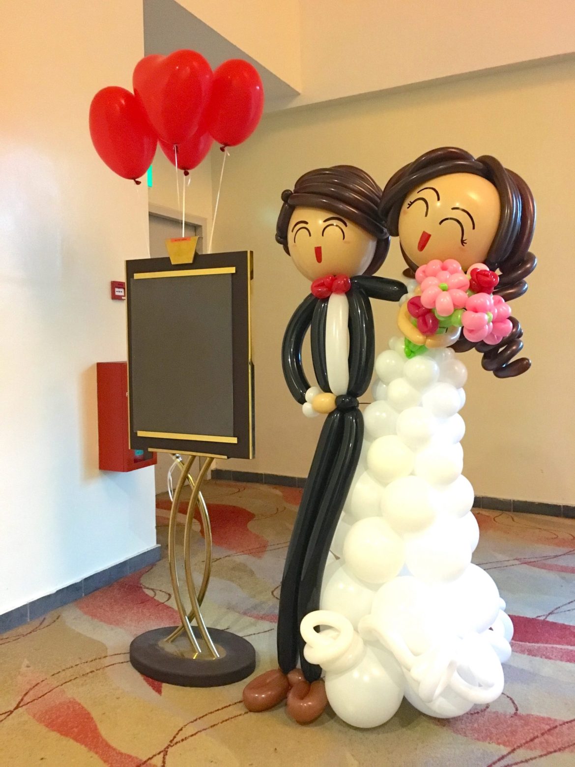 Bride & Groom Display (Balloon Sculpture) - Balloon Shop