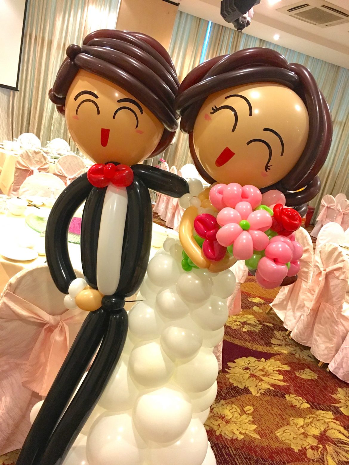 Bride & Groom Display (Balloon Sculpture) - Balloon Shop