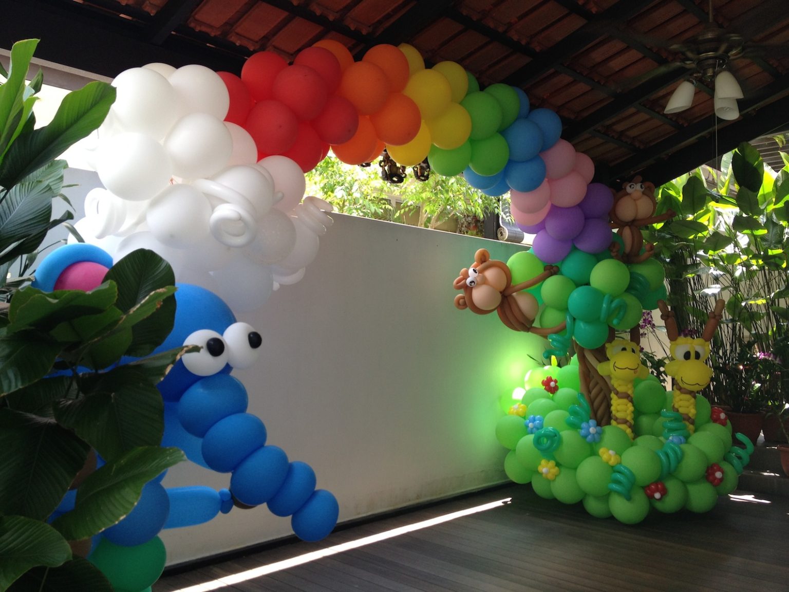 Elephant & Giraffe Rainbow Arch - Balloon Shop