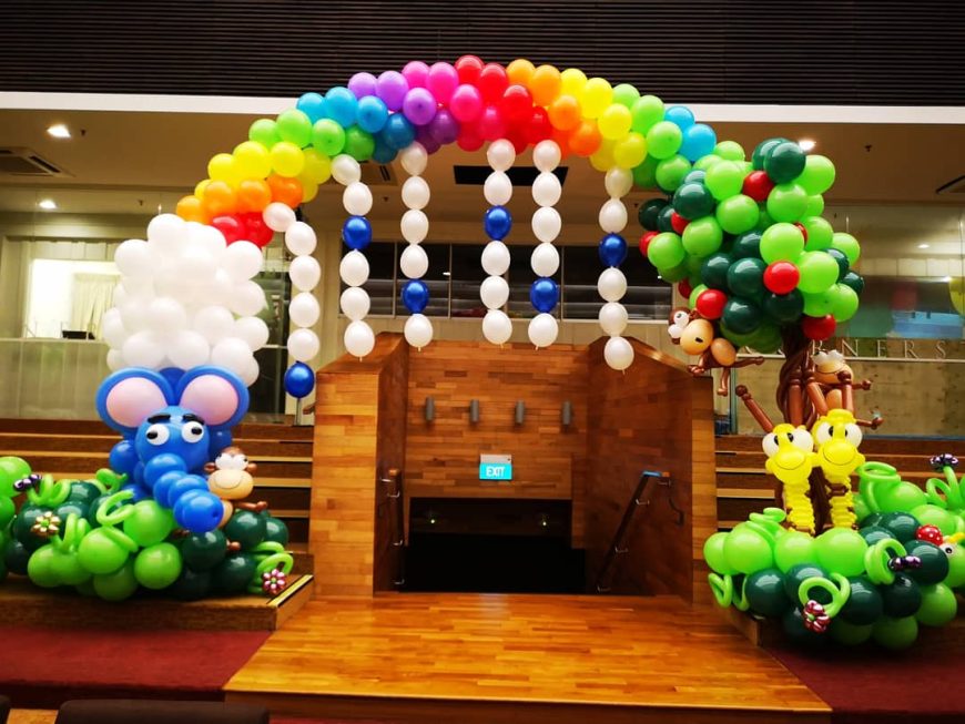 Elephant & Giraffe Rainbow Arch - Balloon Shop